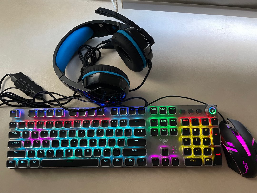 Gaming Keyboard, Audio, Headphones & Headsets on Carousell