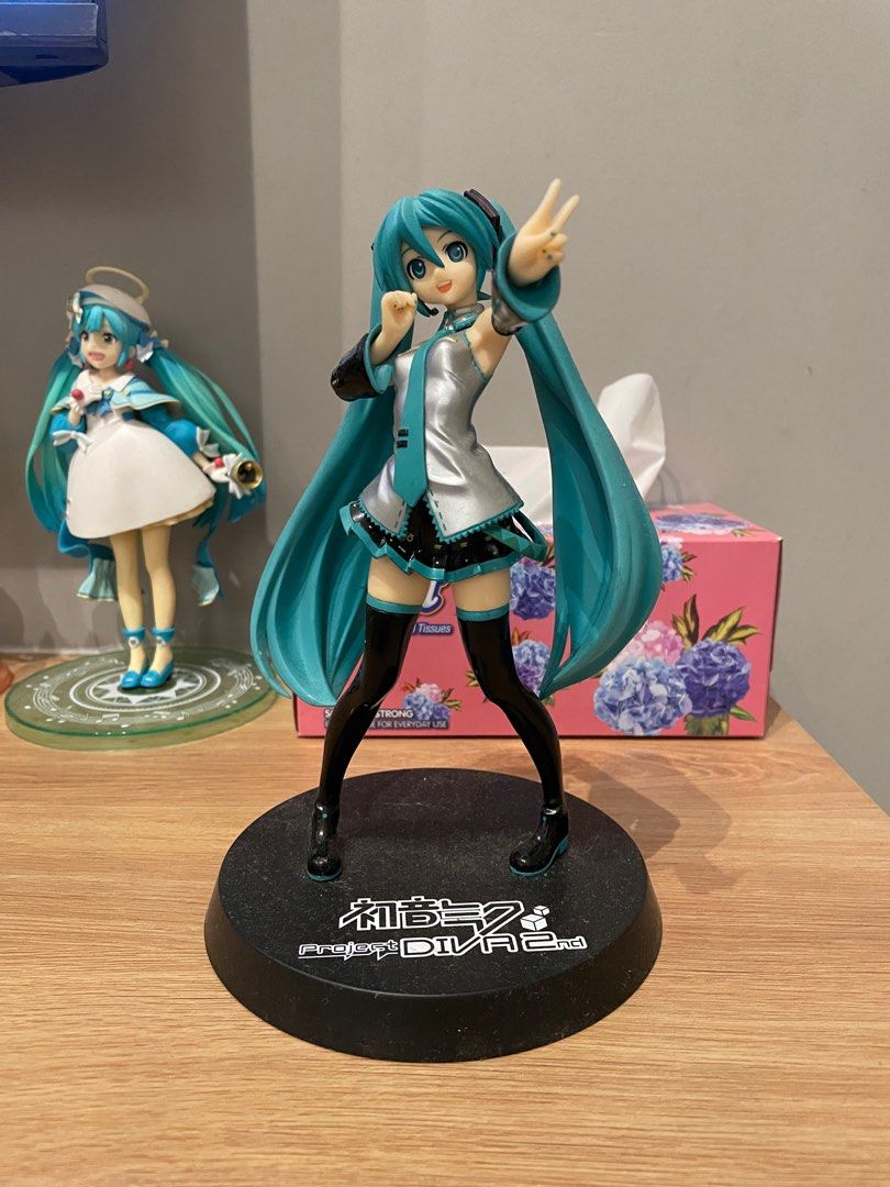 Hatsune Miku figurine, Hobbies & Toys, Toys & Games on Carousell