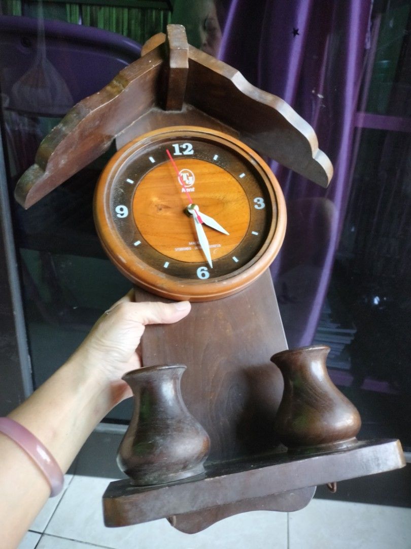 Jam Dinding Kayu Jadul, Antik, Jam & Perhiasan di Carousell