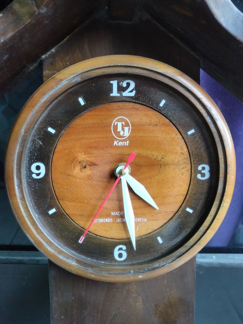Jam Dinding Kayu Jadul, Antik, Jam & Perhiasan di Carousell