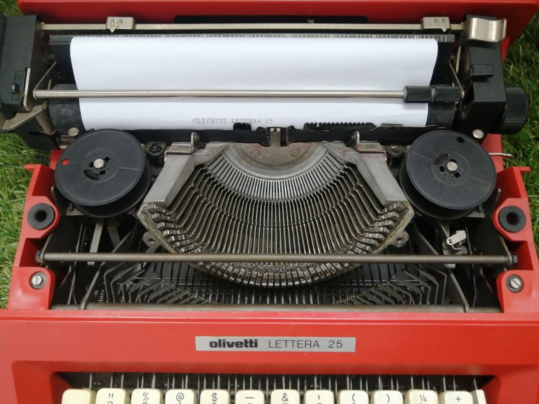Olivetti Lettera 25 - Vintage Typewriter (Negotiable), Hobbies & Toys ...