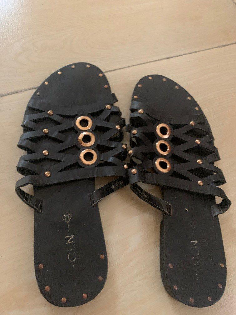 ORIGINAL CLN FLATS on Carousell
