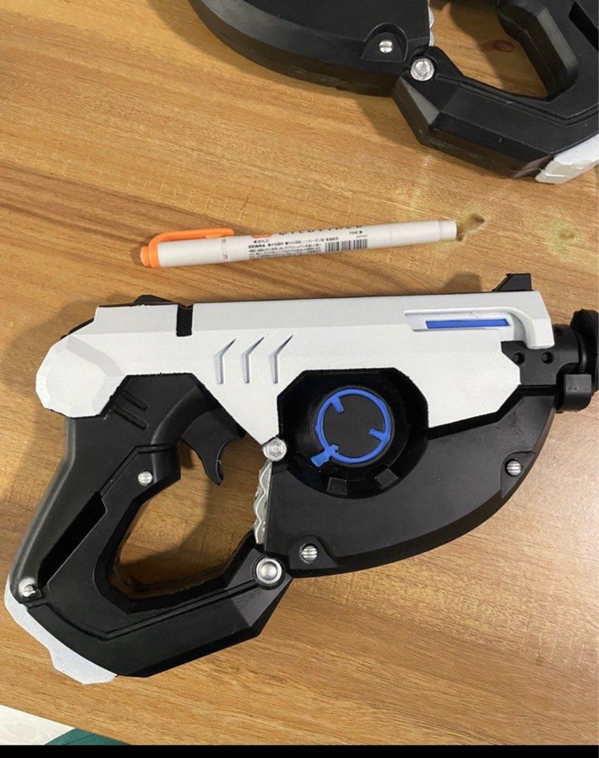 overwatch Tracer gun props, Hobbies & Toys, Stationery & Craft, Other ...