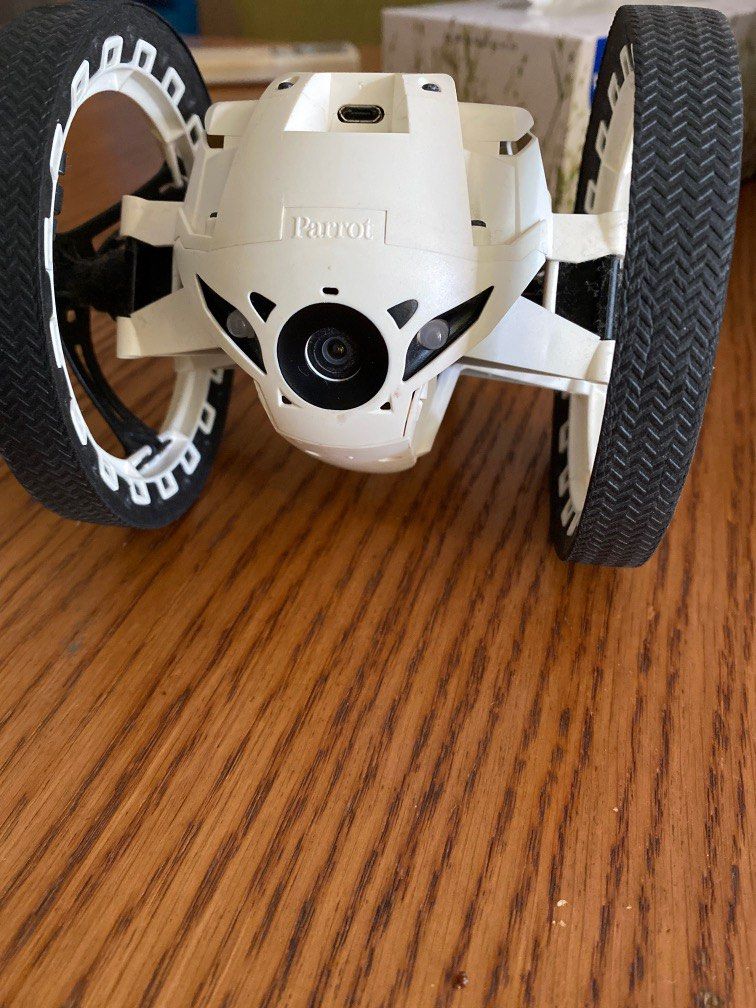 Parrot jumping sumo, Photography, Drones on Carousell