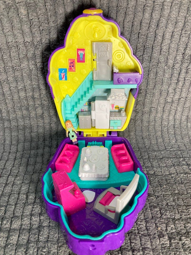 Polly Pocket Pocket Sweet Treat Cupcake Cafe-themed Compact With Dolls ...