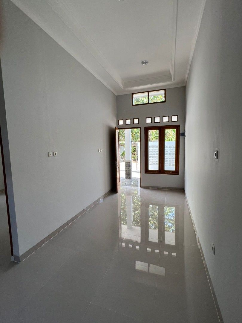 RUMAH MEGAH PINGGIR JALAN RAYA SIAP KPR, Properti, Dijual di Carousell
