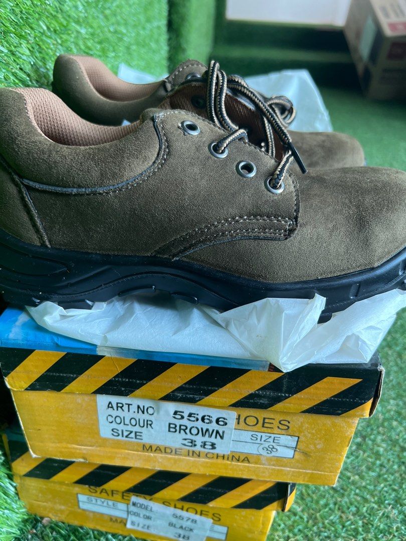 Safety shoes for construction, Women's Fashion, Footwear, Boots on ...