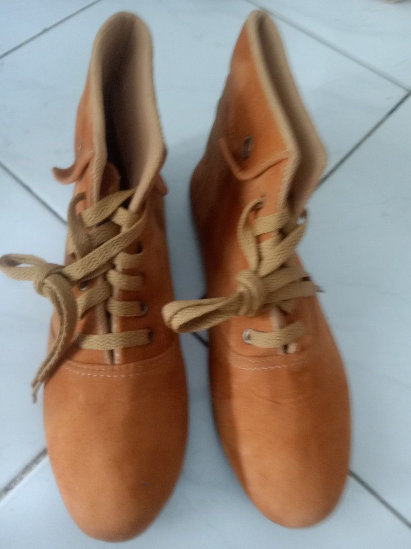 Sepatu Booth Suede, Fesyen Wanita, Sepatu di Carousell