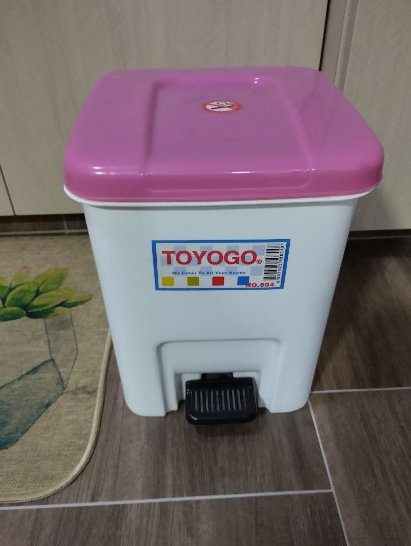 Small Toyogo Pedal Pink Rubbish Bin, Furniture & Home Living, Cleaning ...