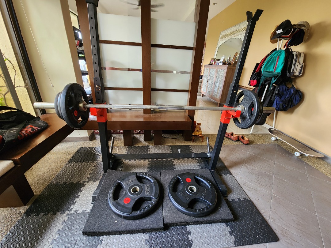 Squat bench rack + Wide reclining bench + Olympic rubberised plates (2 ...