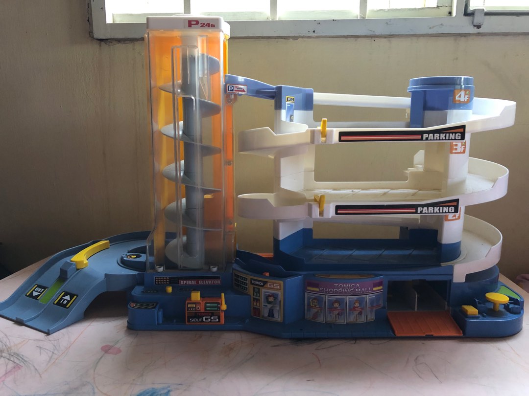 Tomica Track Car with Lift, Hobbies & Toys, Toys & Games on Carousell