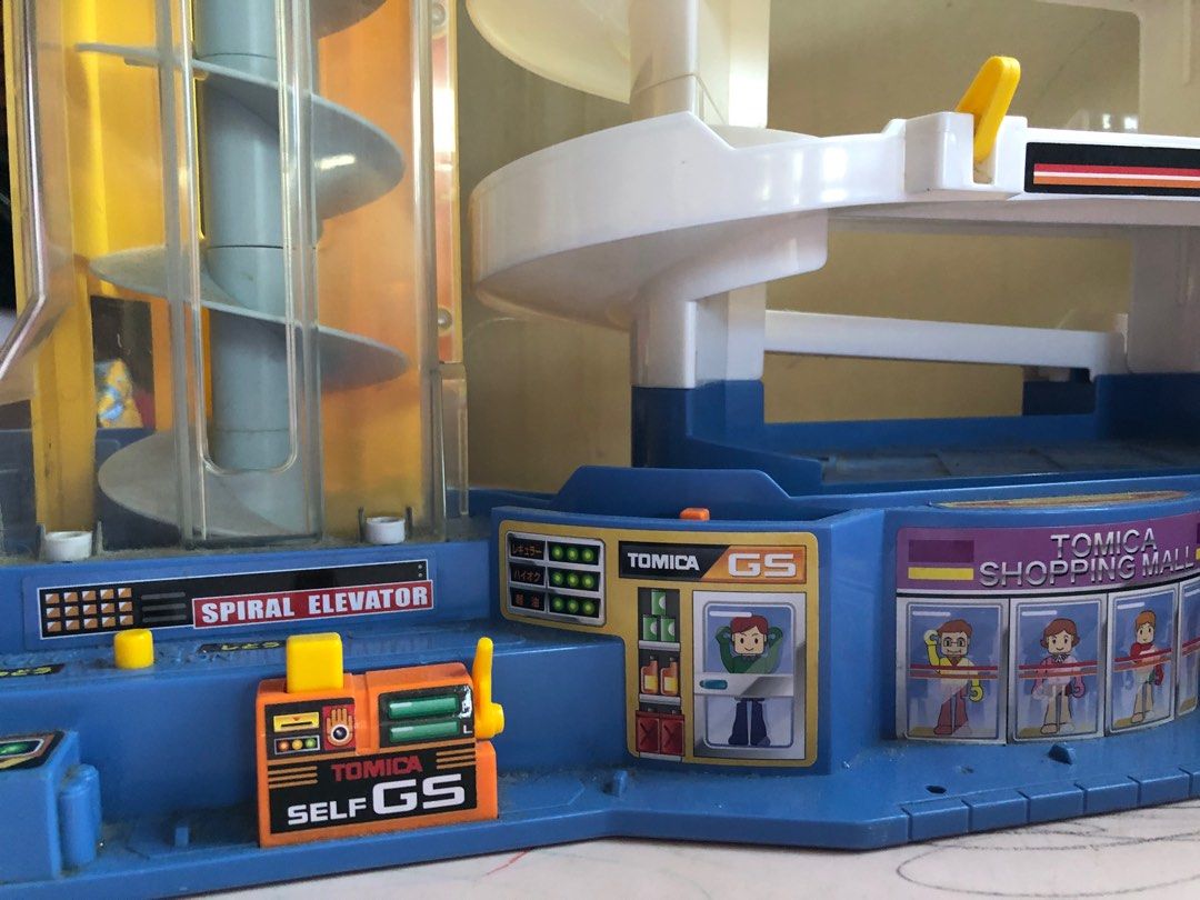 Tomica Track Car with Lift, Hobbies & Toys, Toys & Games on Carousell