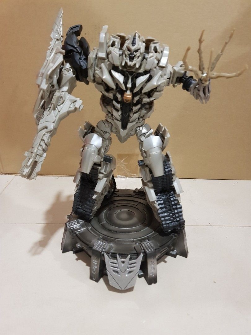 Transformers Leader Class figurings platform stand(Price include ...