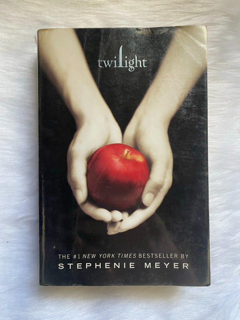 Twilight by Stephenie Meyer, Hobbies & Toys, Books & Magazines, Fiction ...