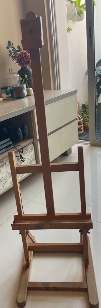 Italian MABEF easel with free whitebord, Hobbies & Toys, Stationery ...