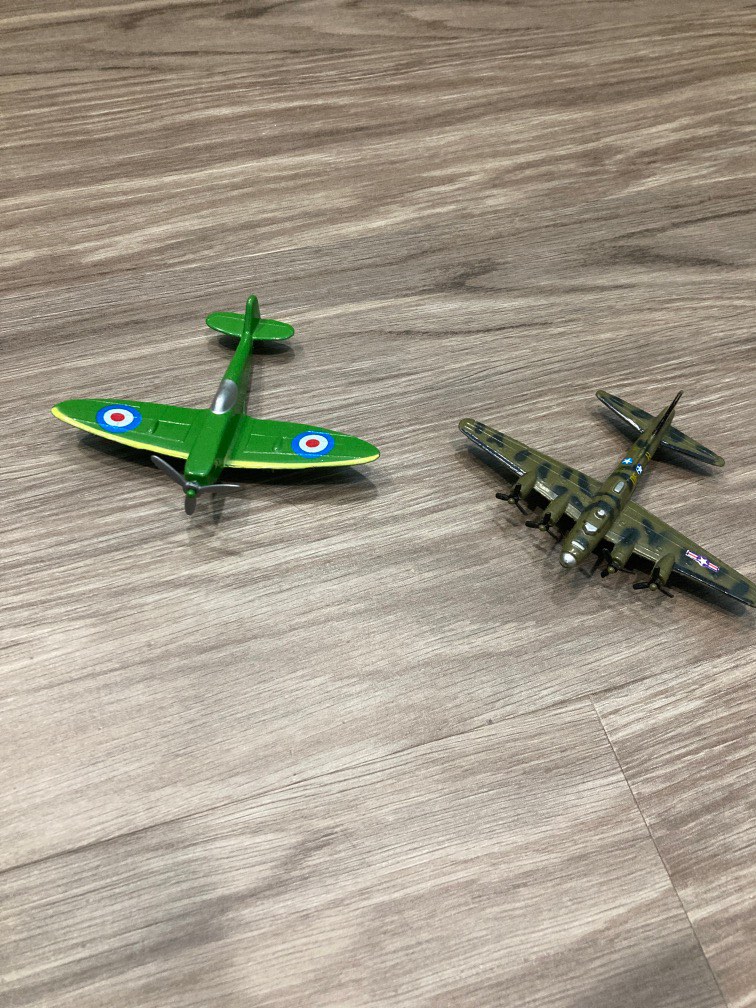 WWII diecast models (Spitfire and B-17), Hobbies & Toys, Toys & Games ...
