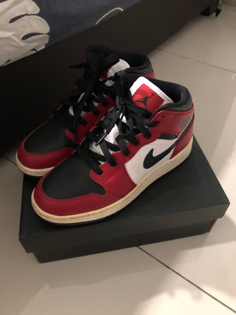 AJ1 Mid (GS), Women's Fashion, Footwear, Sneakers on Carousell