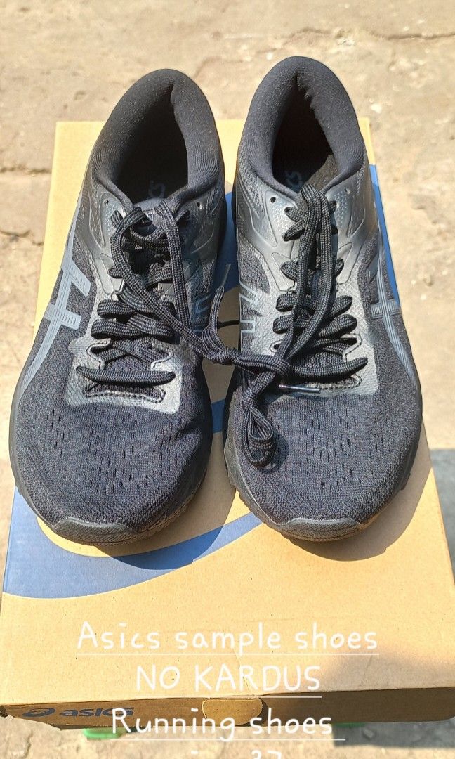 ASICS SAMPLE SHOES, Olah Raga, Perlengkapan Olahraga Lainnya di Carousell