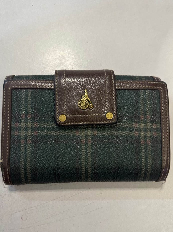 Beanpole Trifold wallet on Carousell
