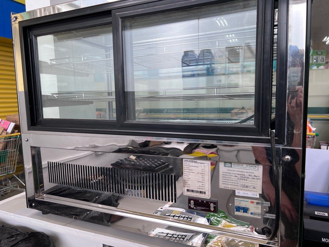 Chee Puck 3ft Countertop Cake Showcase 145L, TV & Home Appliances ...