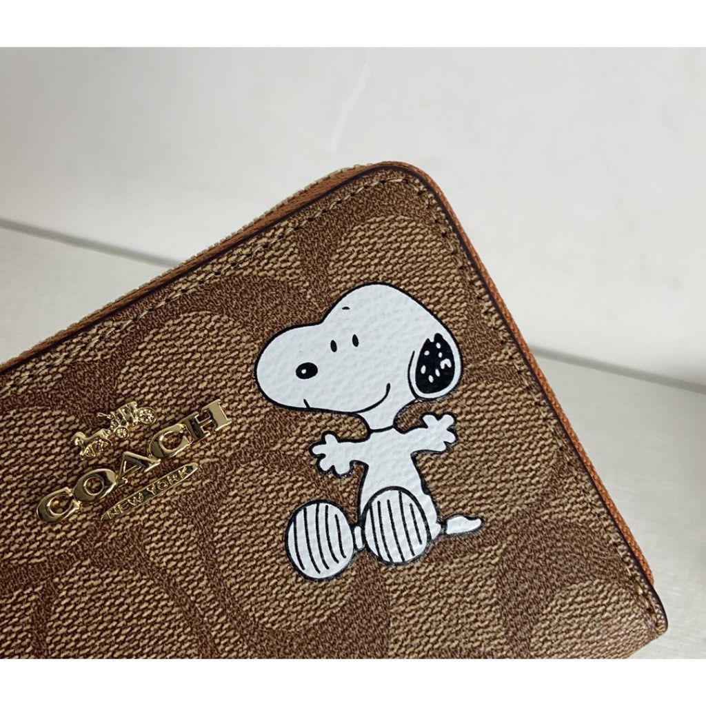 Coach x Peanuts Snoopy Small Zip Around Wallet (CE708), Women's Fashion ...