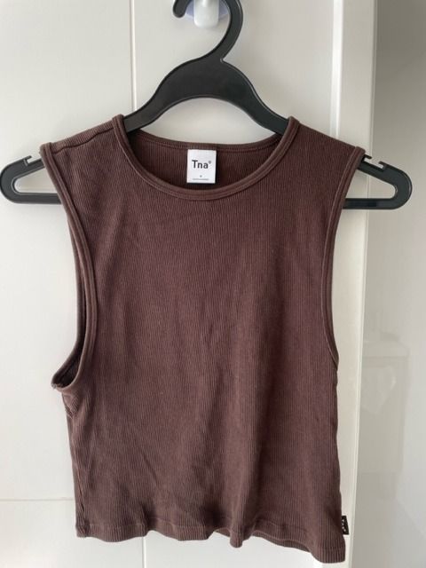 Fargo Top TNA Aritzia (Mocha), Women's Fashion, Tops, Sleeveless on ...