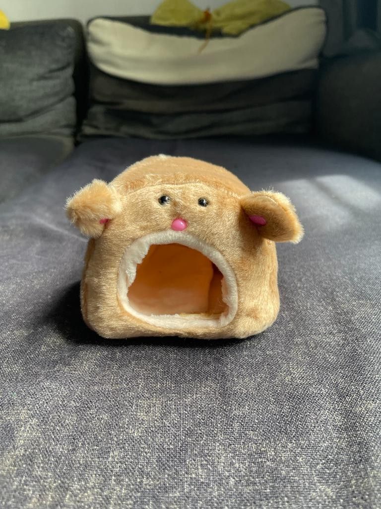 Hamster hideout, Pet Supplies, Homes & Other Pet Accessories on Carousell