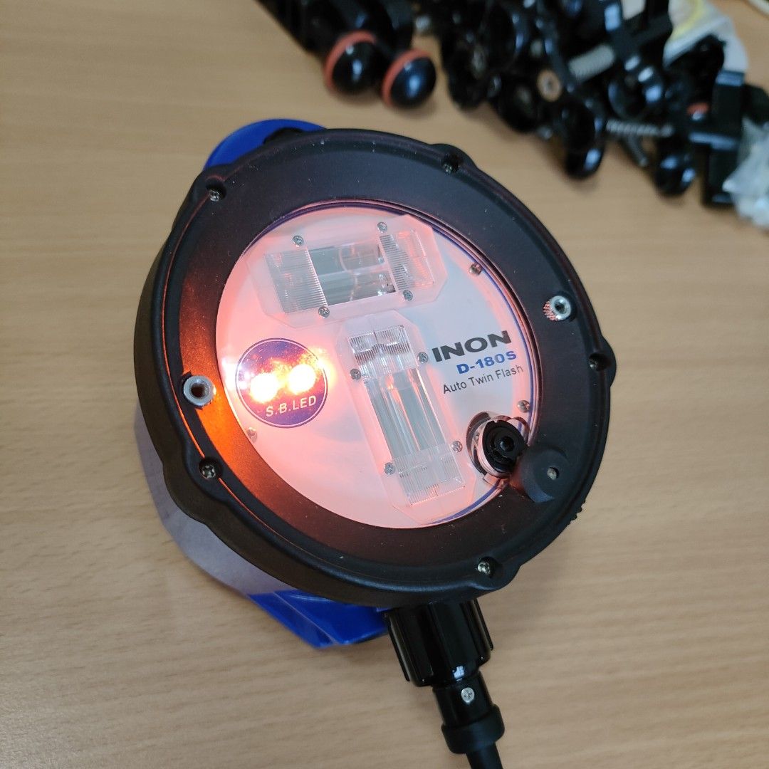 Inon D180s Underwater Strobe Flash Set, Photography, Cameras on Carousell