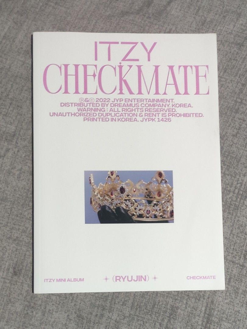 ITZY Checkmate (Ryujin Version), Hobbies & Toys, Memorabilia ...
