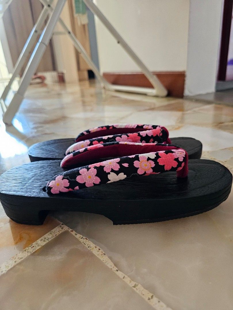 Japanese Geta, Women's Fashion, Footwear, Flipflops and Slides on Carousell