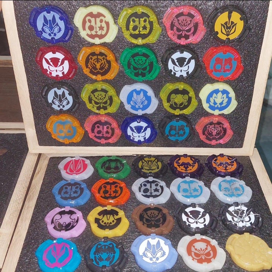 Kamen Rider Geats ID Core Display Box, Hobbies & Toys, Memorabilia ...