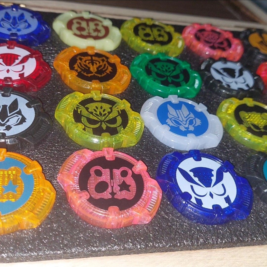 Kamen Rider Geats ID Core Display Box, Hobbies & Toys, Memorabilia ...