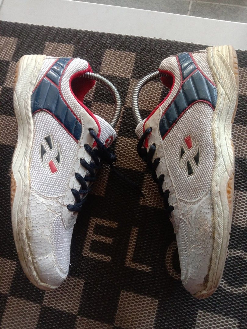 kasut badminton metrix, Sports Equipment, Sports & Games, Racket & Ball ...