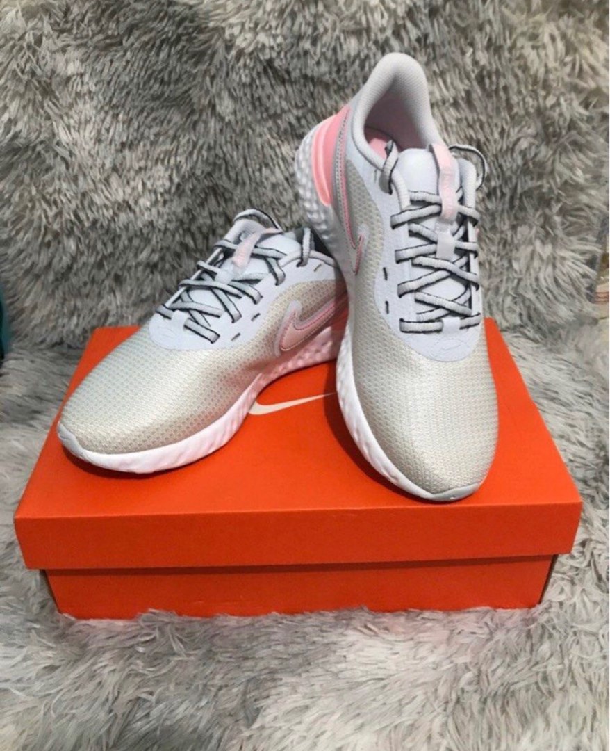Nike Revolution 5 EXT (Women) on Carousell