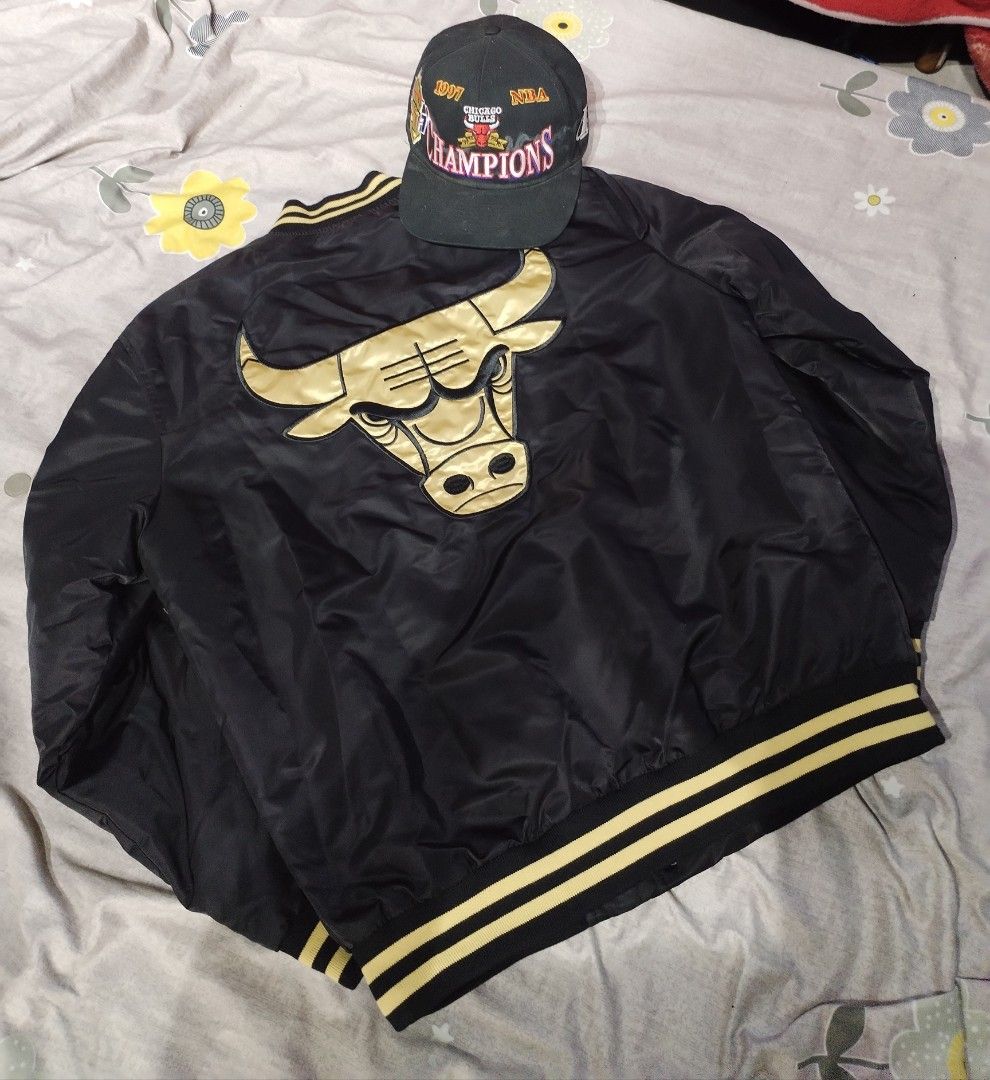 Retro Bulls Old English script by NBA, Men's Fashion, Coats, Jackets ...