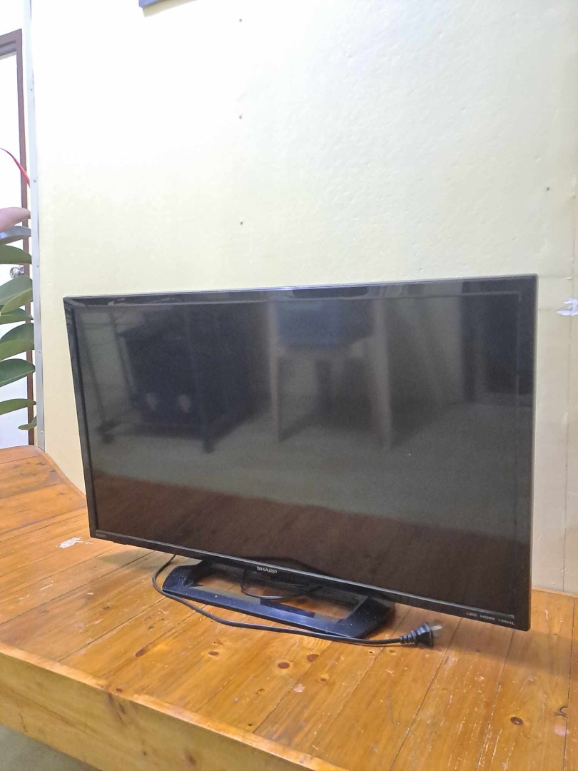 SHARP AQUOS LED "32 Non Smart, TV & Home Appliances, TV & Entertainment, TV on Carousell