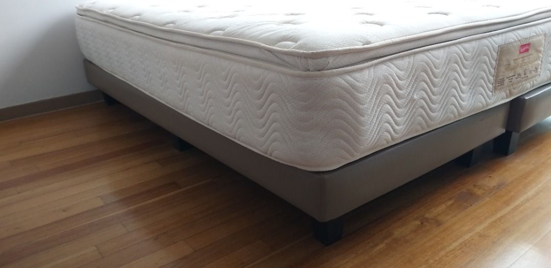 Slumberland Mattress Royal Excelsior (King Size) and FREE Bed Divan ...