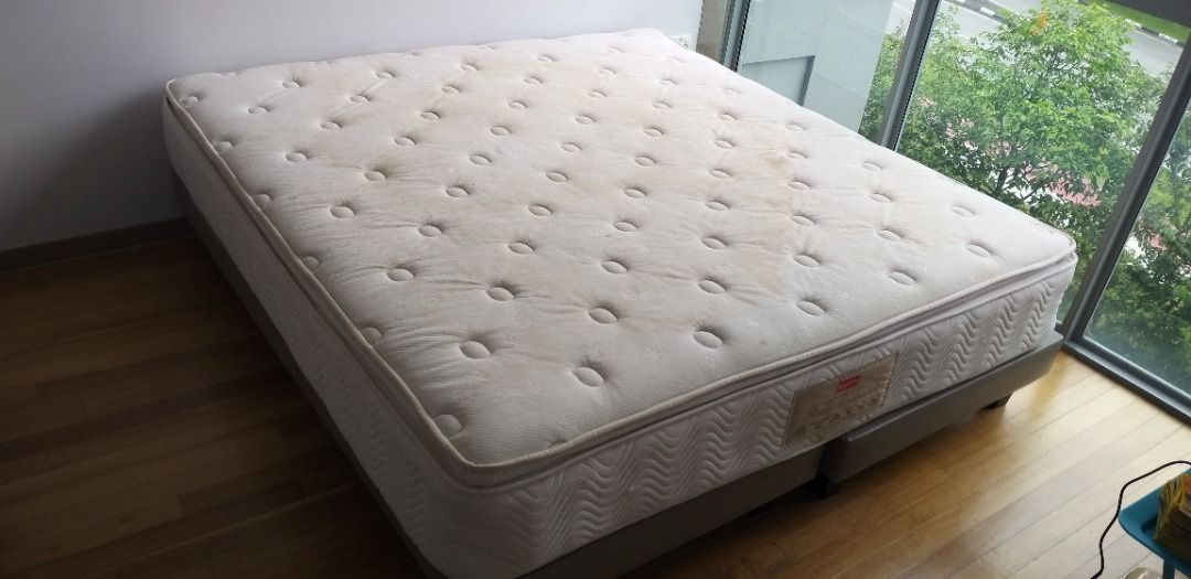 Slumberland Mattress Royal Excelsior (King Size) and FREE Bed Divan ...