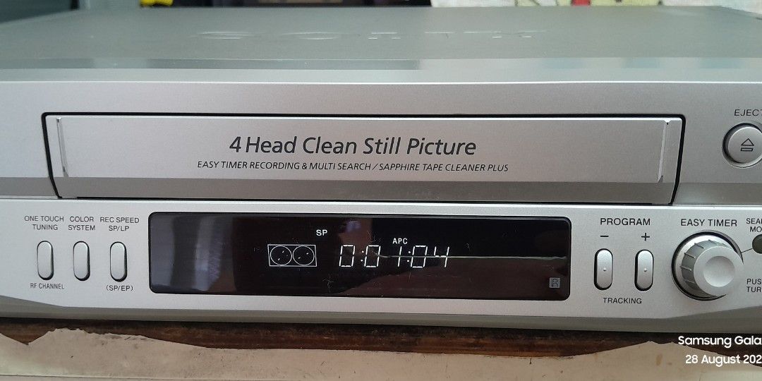 SONY 4HEAD VCR/VHS/Video cassette player/Record er, TV & Home ...