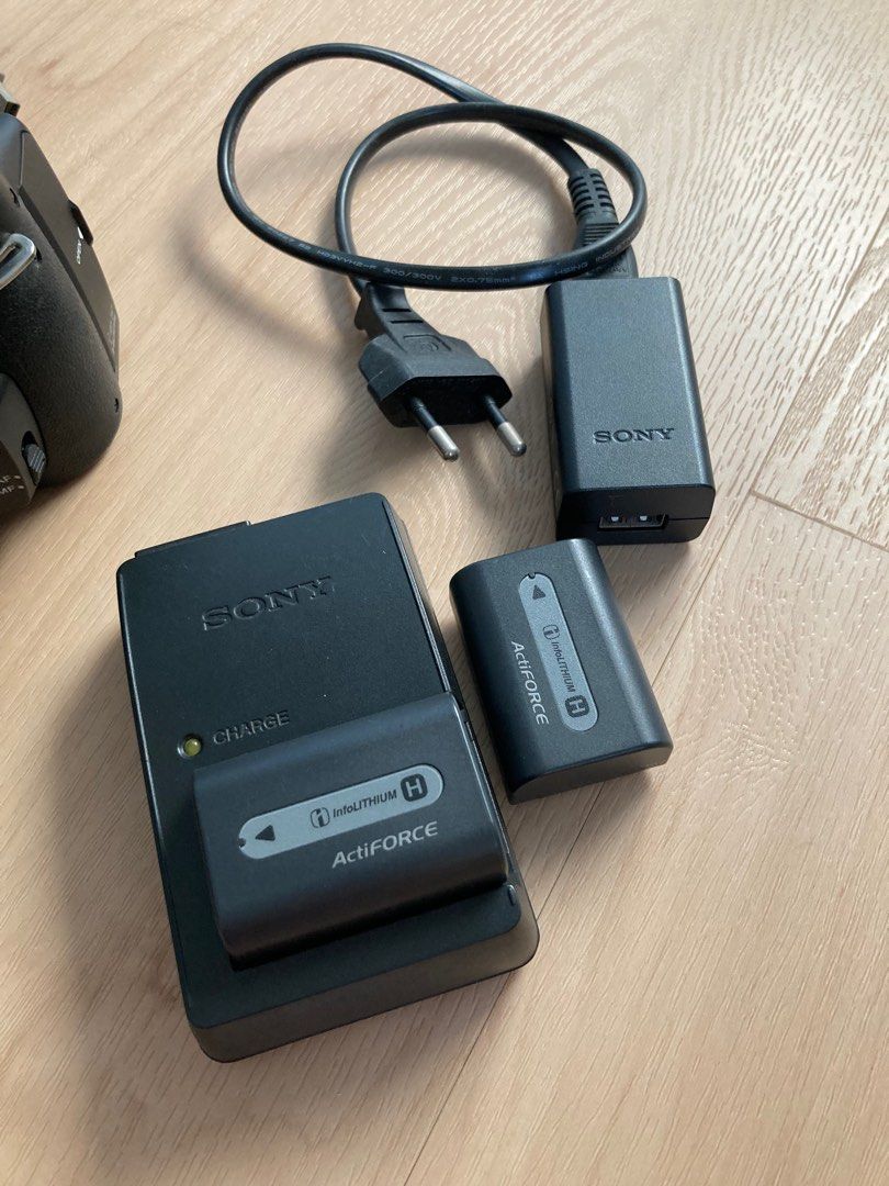 Sony A230 DSLR & freebies, Photography, Cameras on Carousell