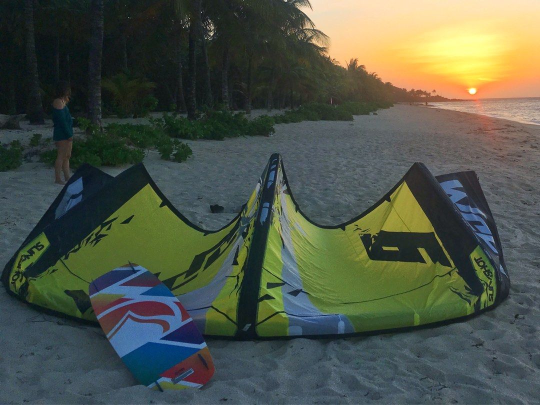 2 Kitesurf Kites Slingshot RPM 9m & 7m + 1 Bar Slingshot Compstick ...