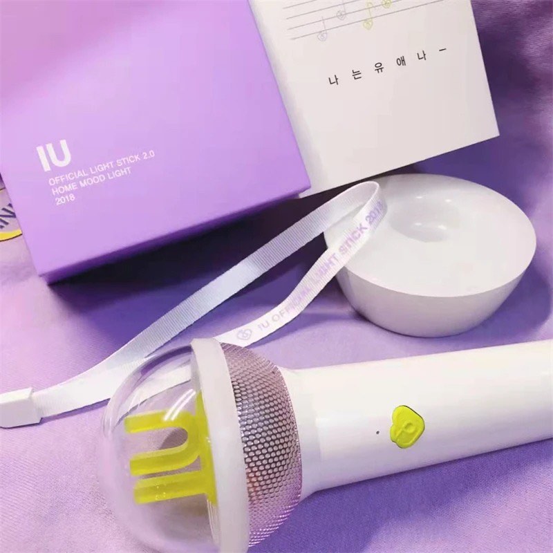 代購 IU 2018 Light Stick Ver 2.0, 興趣及遊戲, 收藏品及紀念品, 韓流 - Carousell