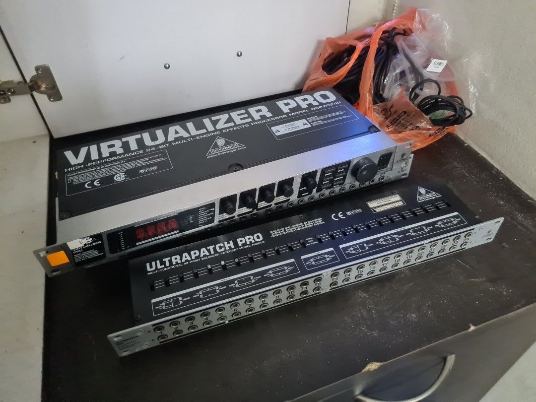 Behringer Audio equipment 1 x Ultragraph pro 1 x Visualizer pro 2 x ...