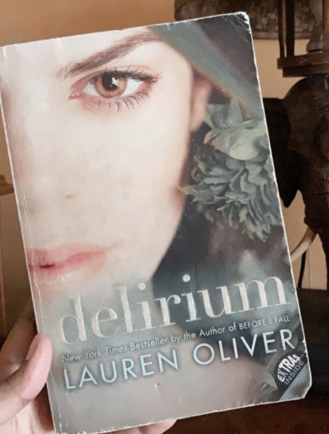 Delirium Lauren Oliver Books, Hobbies & Toys, Books & Magazines ...