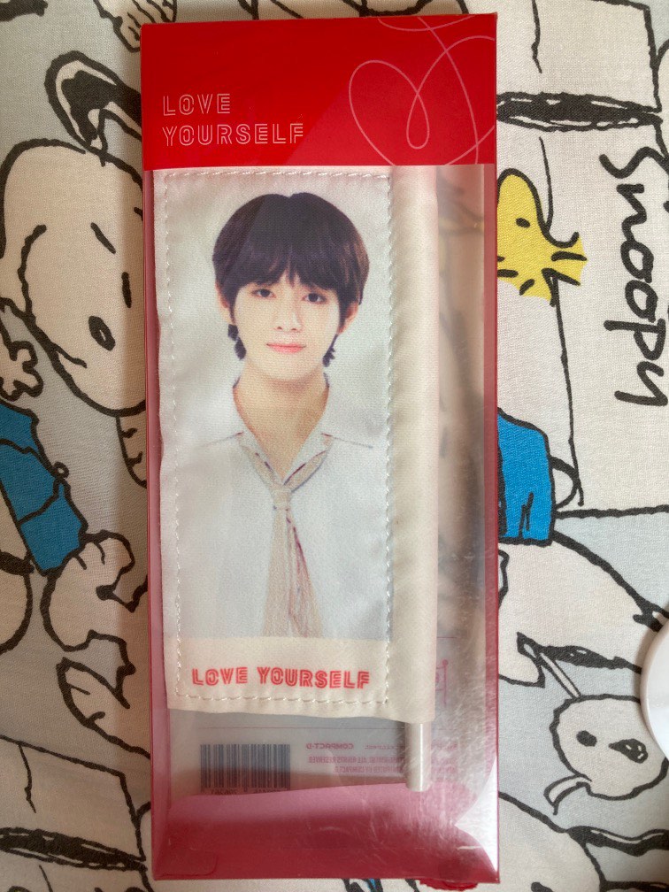 Bts v LY mini flag, 興趣及遊戲, 收藏品及紀念品, 韓流 - Carousell
