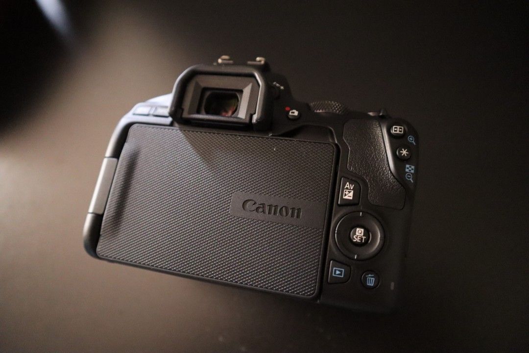 Canon 200D mark II on Carousell