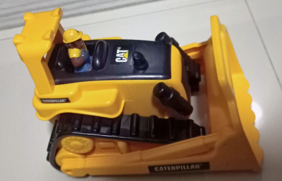 Caterpillar moveable tractor toy, Hobbies & Toys, Toys & Games on Carousell
