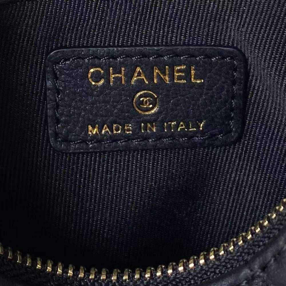 Chanel hobo croissant, Women's Fashion, Bags & Wallets, Shoulder Bags ...