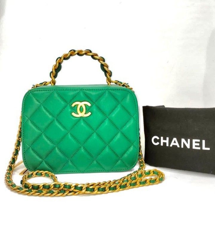 Chanel mini vanity 2022, Barang Mewah, Tas & Dompet di Carousell