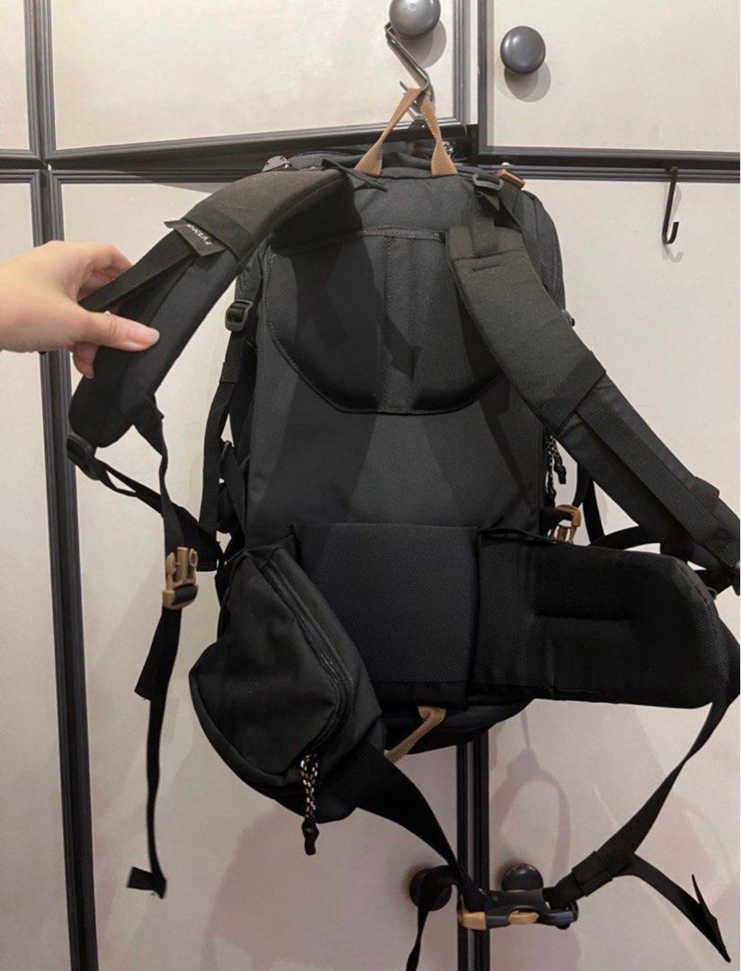 decathlon 40L forclaz travel 100 trekking backpack, Sports Equipment ...